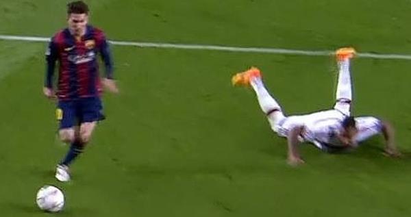 26 GIFs That Prove Lionel Messi Is A God